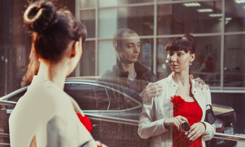 7 Signs A Deceased Loved One Is Reaching Out To You